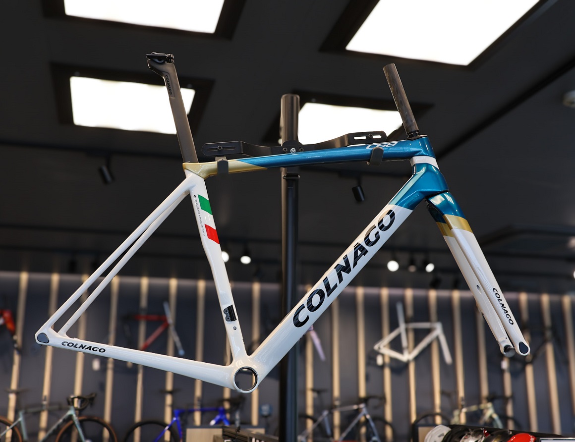 【夏セール！】COLNAGO C68 DISC ― 芸術と性能が融合した、究極のイタリアンロード - THE BASE - 人生を楽しむための自転車基地 東京八王子市 ロードバイク専門店
